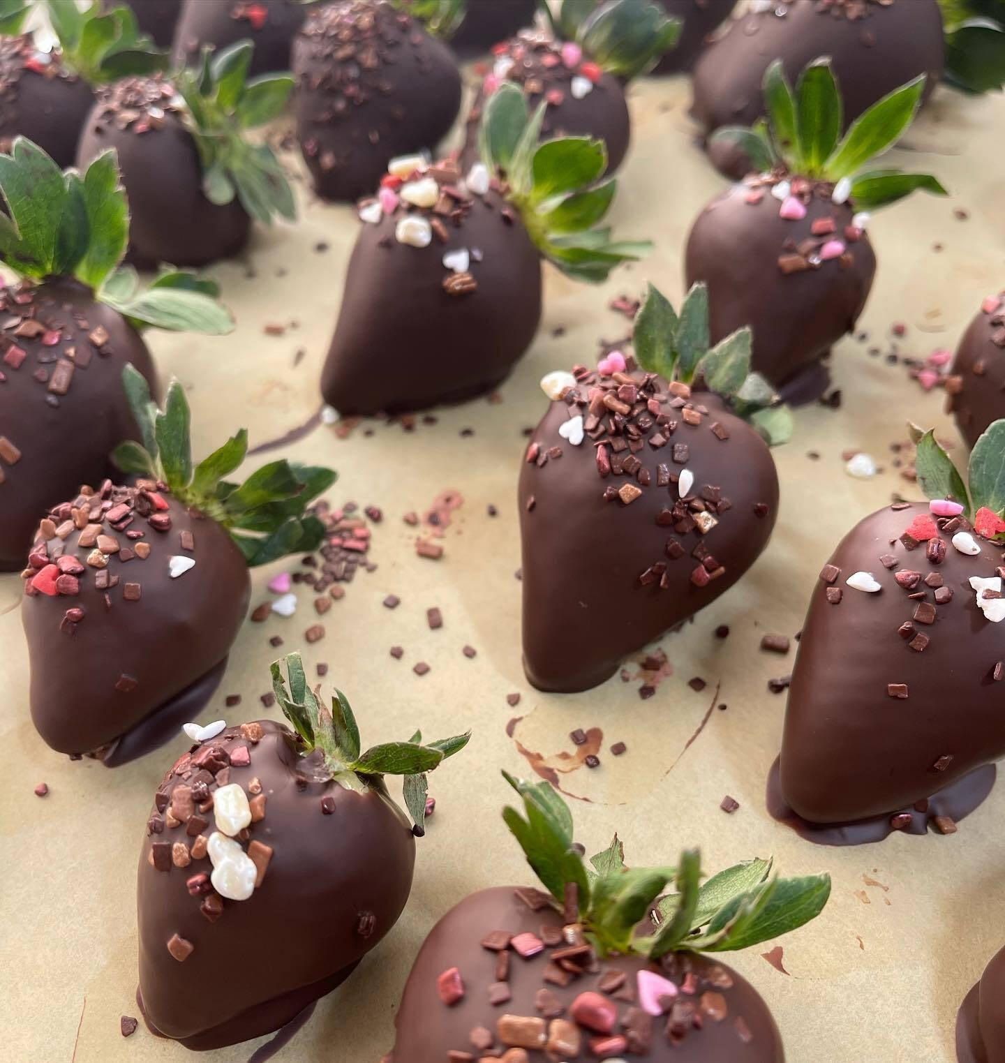 Chocolate dipped strawberries | Whisk & Arrow